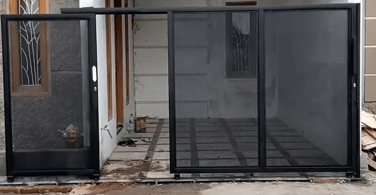 6 Inspirasi Model Pintu Garasi Besi Lipat Minimalis Terbaru